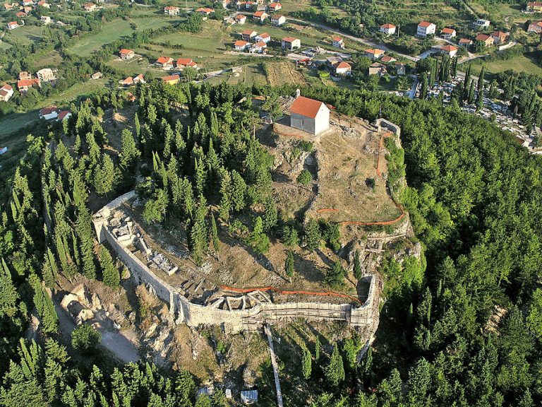 Tvrđava Stari grad izložena propadanju - Sinjska rera | web portal ...